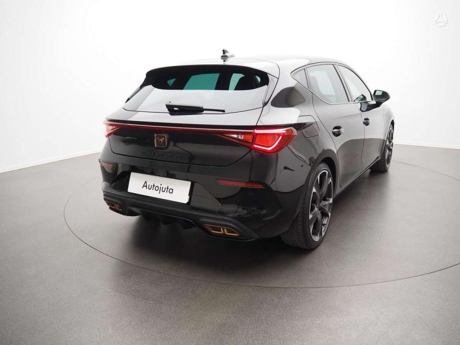 Black Cupra Leon 2021 in Vilnius, with an engine capacity of 1.40 L and mileage of 26 thousand km for 22100 €, photo 5 on AUTOMOTO.COM.LV