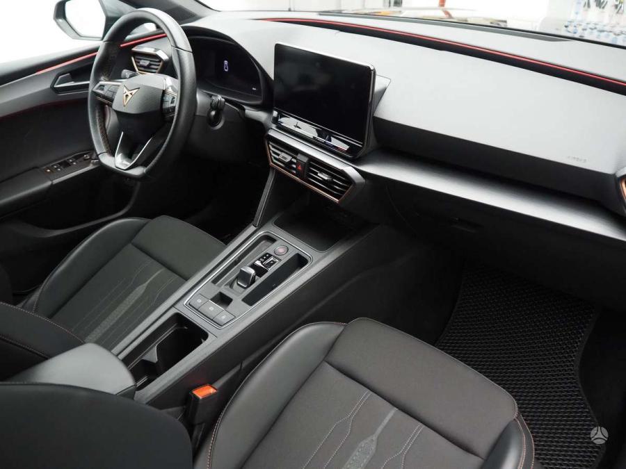 Black Cupra Leon 2021 in Vilnius, with an engine capacity of 1.40 L and mileage of 26 thousand km for 22100 €, photo 13 on AUTOMOTO.COM.LV