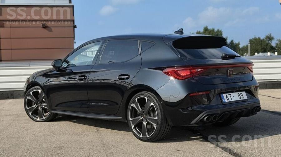 Черный Cupra Leon 2022 в Рига, объемом двигателя 2.00 л и пробегом 45 тыс. км за 23900 €, фото 4 на AUTOMOTO.COM.LV