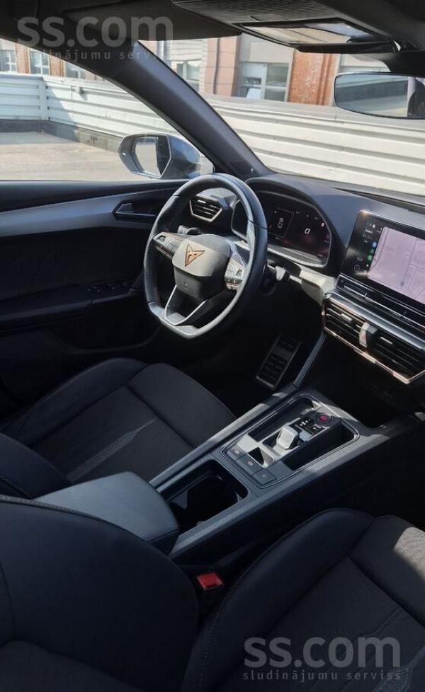 Black Cupra Leon 2022 in Riga, with an engine capacity of 2.00 L and mileage of 45 thousand km for 23900 €, photo 8 on AUTOMOTO.COM.LV
