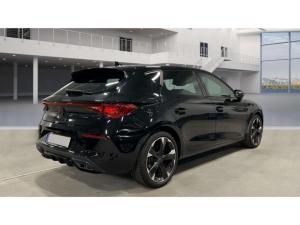 Black Cupra Leon 2023 in Kaunas, with an engine capacity of 1.50 L and mileage of 28 thousand km for 26925 €, photo 3 on AUTOMOTO.COM.LV