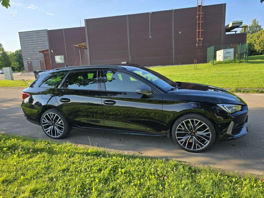 Черный Cupra Leon 2020 в Мажейкяй, объемом двигателя 1.40 л и пробегом 109 тыс. км за 18000 €, фото 3 на AUTOMOTO.COM.LV