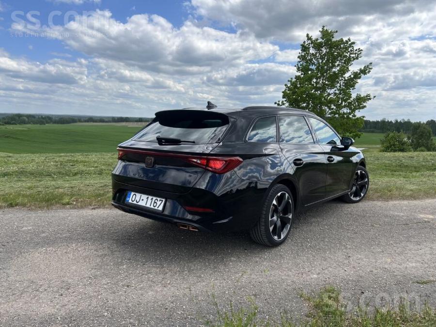 Black Cupra Leon 2022 in Riga, with an engine capacity of 1.40 L and mileage of 138 thousand km for 20990 €, photo 5 on AUTOMOTO.COM.LV