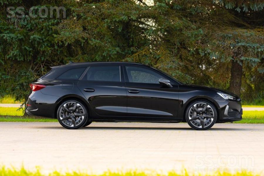 Black Cupra Leon 2022 in Jelgava, with an engine capacity of 1.40 L and mileage of 0 thousand km for 21000 €, photo 8 on AUTOMOTO.COM.LV