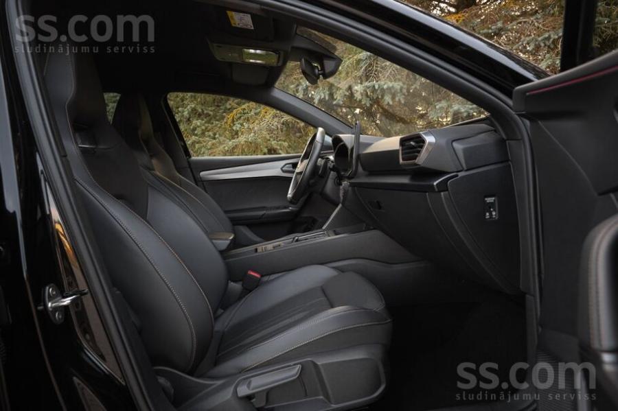 Black Cupra Leon 2022 in Jelgava, with an engine capacity of 1.40 L and mileage of 0 thousand km for 21000 €, photo 9 on AUTOMOTO.COM.LV