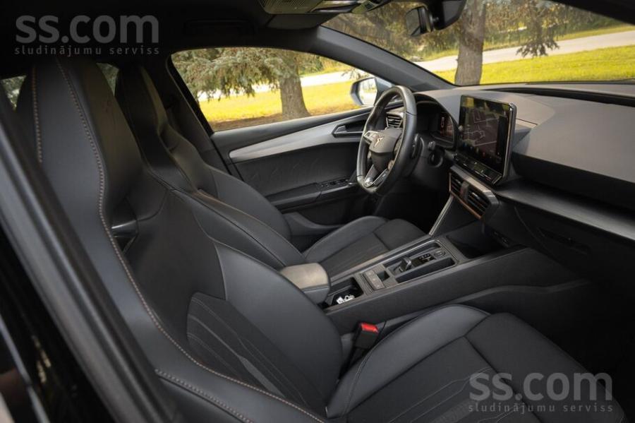 Black Cupra Leon 2022 in Jelgava, with an engine capacity of 1.40 L and mileage of 0 thousand km for 21000 €, photo 10 on AUTOMOTO.COM.LV