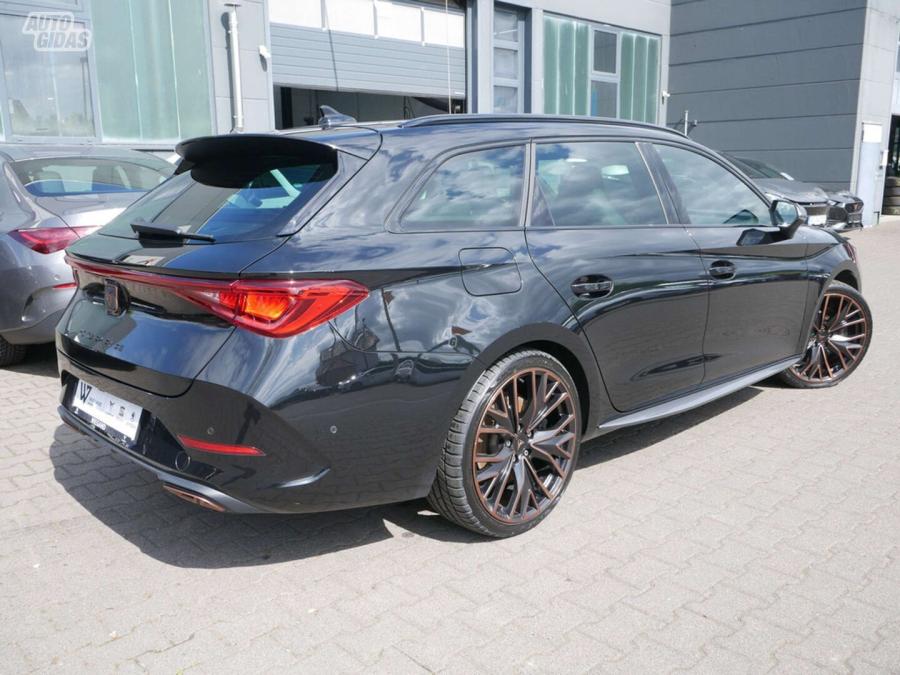 Black Cupra Leon 2023 in Kaunas, with an engine capacity of 1.40 L and mileage of 38 thousand km for 31666 €, photo 3 on AUTOMOTO.COM.LV
