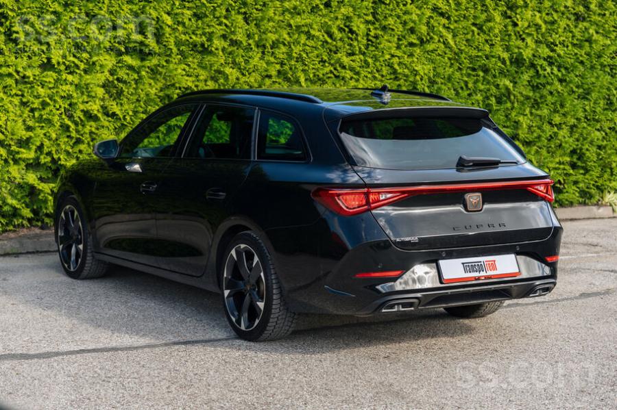 Black Cupra Leon 2023 in Riga, with an engine capacity of 1.50 L and mileage of 73 thousand km for 21950 €, photo 9 on AUTOMOTO.COM.LV