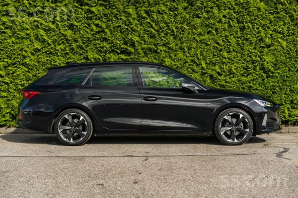 Black Cupra Leon 2023 in Riga, with an engine capacity of 1.50 L and mileage of 73 thousand km for 21950 €, photo 4 on AUTOMOTO.COM.LV