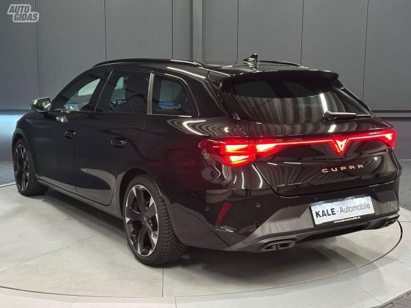 Black Cupra Leon 2024 in Kaunas, with an engine capacity of 1.50 L and mileage of 17 thousand km for 33186 €, photo 3 on AUTOMOTO.COM.LV