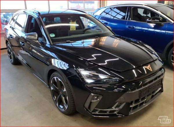 Black Cupra Leon 2024 in Kaunas, with an engine capacity of 1.50 L and mileage of 16 thousand km for 31351 €, photo 2 on AUTOMOTO.COM.LV