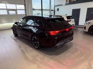 Черный Cupra Leon 2024 в Каунас, объемом двигателя 1.50 л и пробегом 22 тыс. км за 30076 €, фото 4 на AUTOMOTO.COM.LV