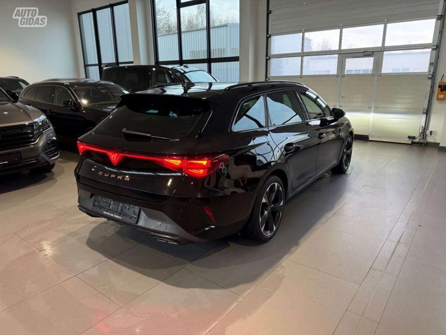 Черный Cupra Leon 2024 в Каунас, объемом двигателя 1.50 л и пробегом 22 тыс. км за 30076 €, фото 7 на AUTOMOTO.COM.LV