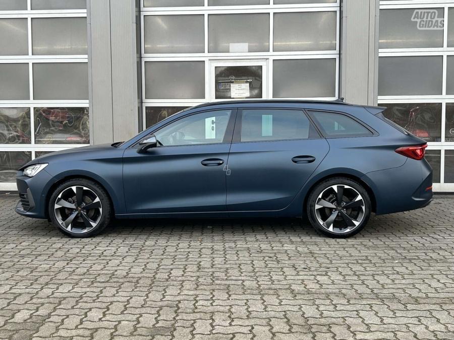 Blue Cupra Leon 2023 in Kaunas, with an engine capacity of 1.50 L and mileage of 34 thousand km for 29600 €, photo 3 on AUTOMOTO.COM.LV
