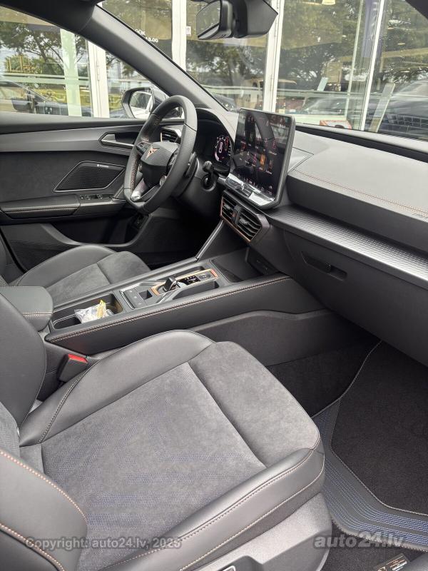 Zils Cupra Leon 2026 Tartu, ar dzinēja tilpumu 2.00 L un nobraukumu 0 tūkst. km par 32837 €, foto 10 vietnē AUTOMOTO.COM.LV