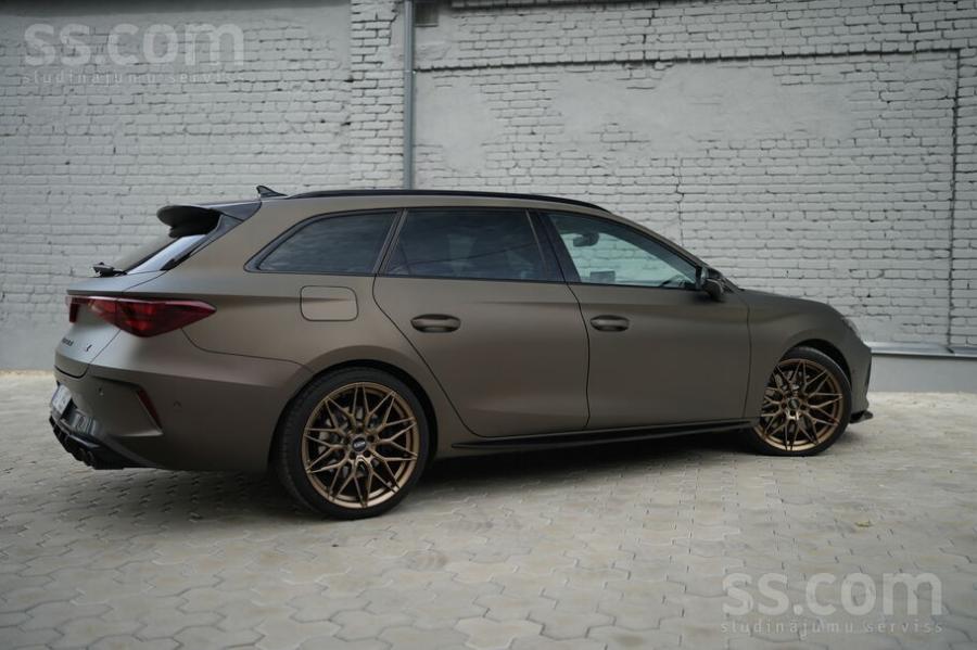 Brown Cupra Leon 2024 in Riga, with an engine capacity of 2.00 L and mileage of 29 thousand km for 34900 €, photo 4 on AUTOMOTO.COM.LV