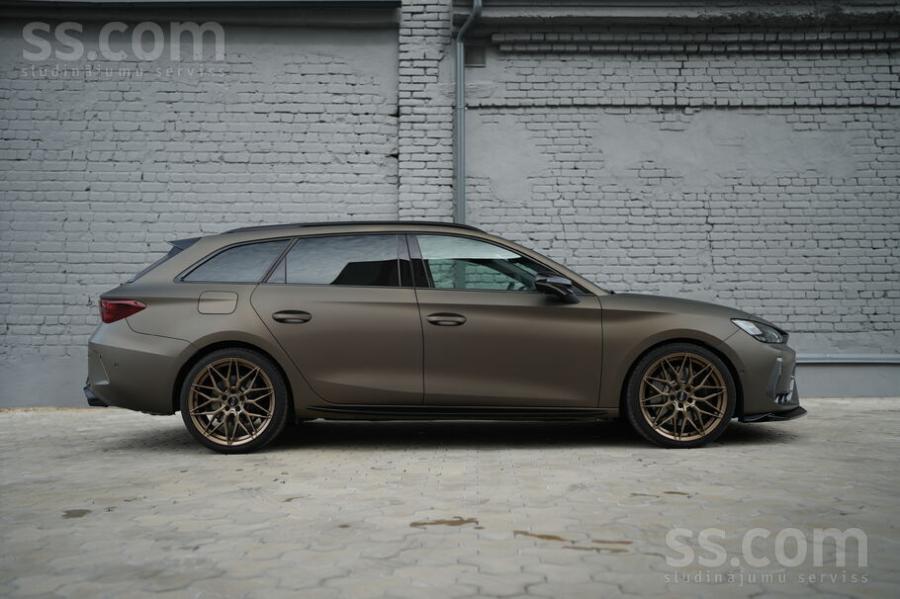 Brown Cupra Leon 2024 in Riga, with an engine capacity of 2.00 L and mileage of 29 thousand km for 34900 €, photo 5 on AUTOMOTO.COM.LV