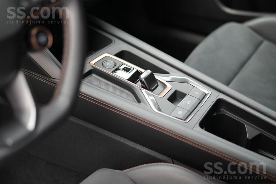 Brown Cupra Leon 2024 in Riga, with an engine capacity of 2.00 L and mileage of 29 thousand km for 34900 €, photo 9 on AUTOMOTO.COM.LV