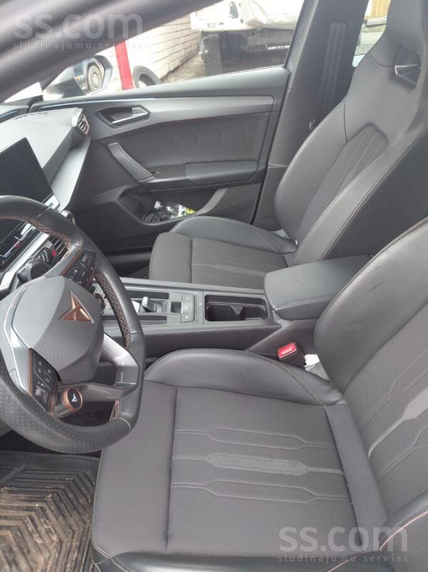 Grey Cupra Leon 2022 in Rezekne, with an engine capacity of 2.00 L and mileage of 24 thousand km for 26700 €, photo 3 on AUTOMOTO.COM.LV