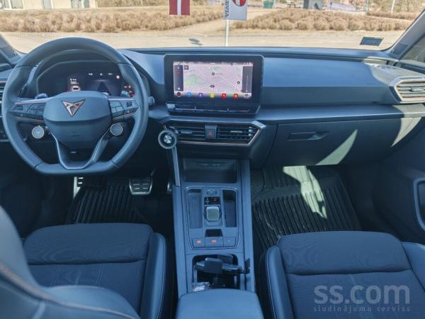 Grey Cupra Leon 2022 in Rezekne, with an engine capacity of 2.00 L and mileage of 24 thousand km for 26700 €, photo 5 on AUTOMOTO.COM.LV