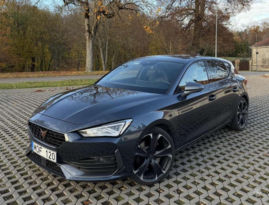 Серый Cupra Leon 2023 в Каунас, объемом двигателя 1.98 л и пробегом 52 тыс. км за 27900 €, фото 1 на AUTOMOTO.COM.LV