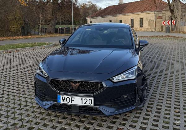 Pelēks Cupra Leon 2023 Kauņa, ar dzinēja tilpumu 1.98 L un nobraukumu 52 tūkst. km par 27900 €, foto 2 vietnē AUTOMOTO.COM.LV