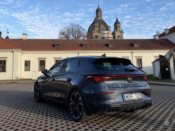 Pelēks Cupra Leon 2023 Kauņa, ar dzinēja tilpumu 1.98 L un nobraukumu 52 tūkst. km par 27900 €, foto 4 vietnē AUTOMOTO.COM.LV