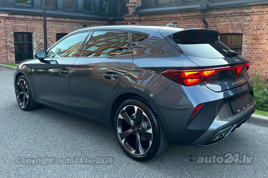 Grey Cupra Leon 2025 in Tallinn, with an engine capacity of 2.00 L and mileage of 15 thousand km for 26900 €, photo 3 on AUTOMOTO.COM.LV