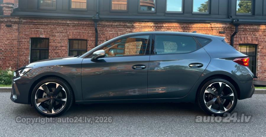 Grey Cupra Leon 2025 in Tallinn, with an engine capacity of 2.00 L and mileage of 15 thousand km for 26900 €, photo 8 on AUTOMOTO.COM.LV