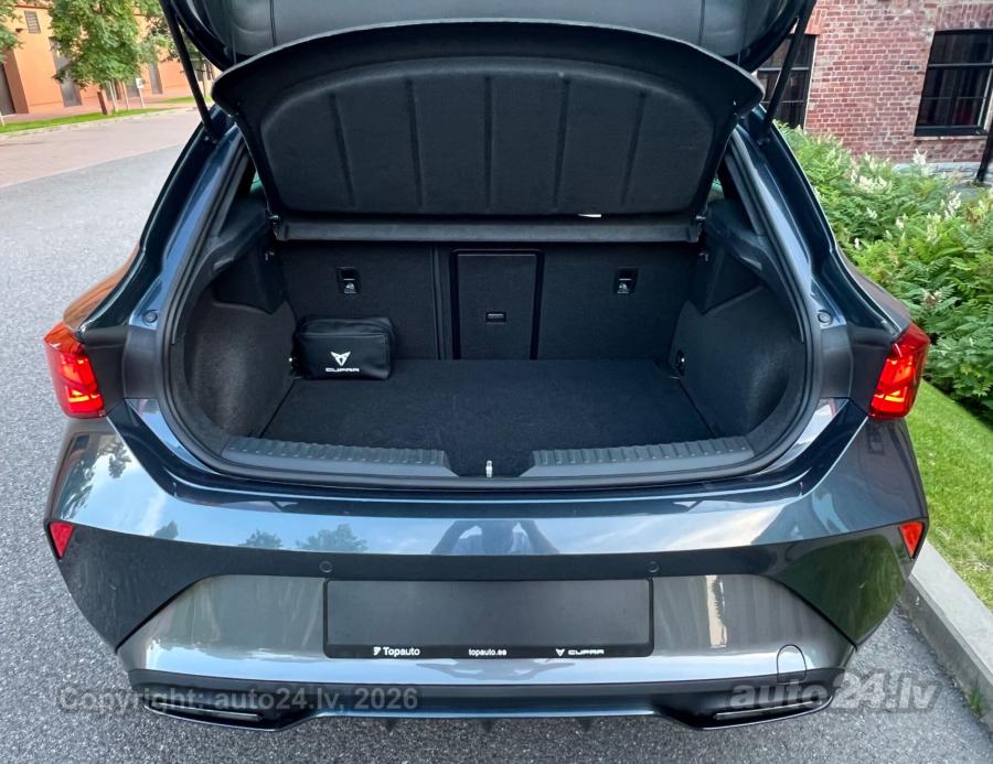 Grey Cupra Leon 2025 in Tallinn, with an engine capacity of 2.00 L and mileage of 15 thousand km for 26900 €, photo 21 on AUTOMOTO.COM.LV