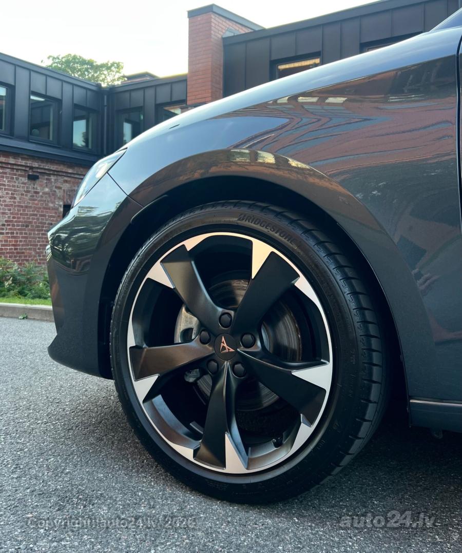 Grey Cupra Leon 2025 in Tallinn, with an engine capacity of 2.00 L and mileage of 15 thousand km for 26900 €, photo 23 on AUTOMOTO.COM.LV