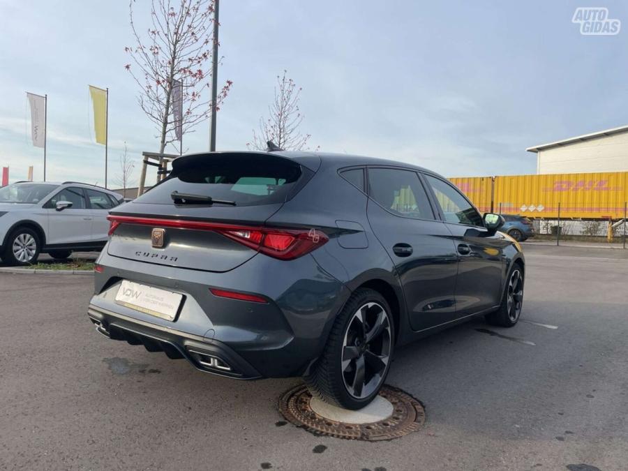 Pelēks Cupra Leon 2024 Kauņa, ar dzinēja tilpumu 1.50 L un nobraukumu 27 tūkst. km par 30548 €, foto 4 vietnē AUTOMOTO.COM.LV