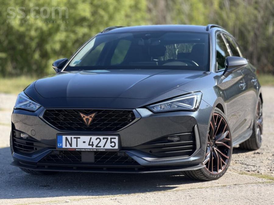 Серый Cupra Leon 2022 в Лиепая, объемом двигателя 2.00 л и пробегом 48 тыс. км за 28500 €, фото 1 на AUTOMOTO.COM.LV