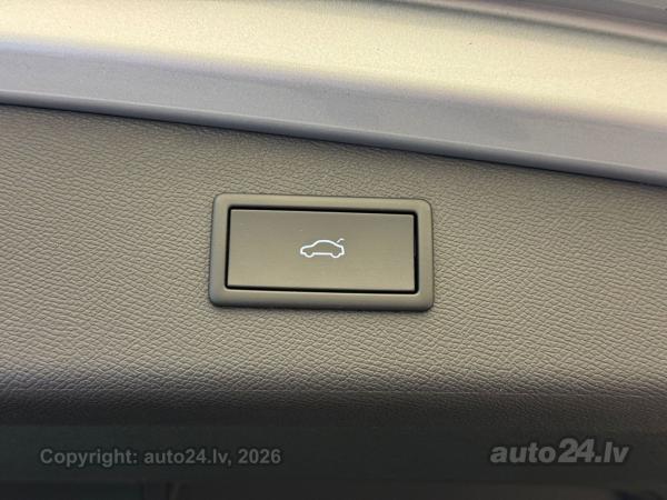 Grey Cupra Leon 2022 in Tallinn, with an engine capacity of 2.00 L and mileage of 27 thousand km for 28900 €, photo 5 on AUTOMOTO.COM.LV