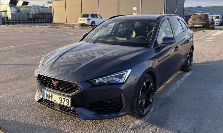 Grey Cupra Leon 2022 in Kaunas, with an engine capacity of 1.98 L and mileage of 59 thousand km for 23500 €, photo 1 on AUTOMOTO.COM.LV