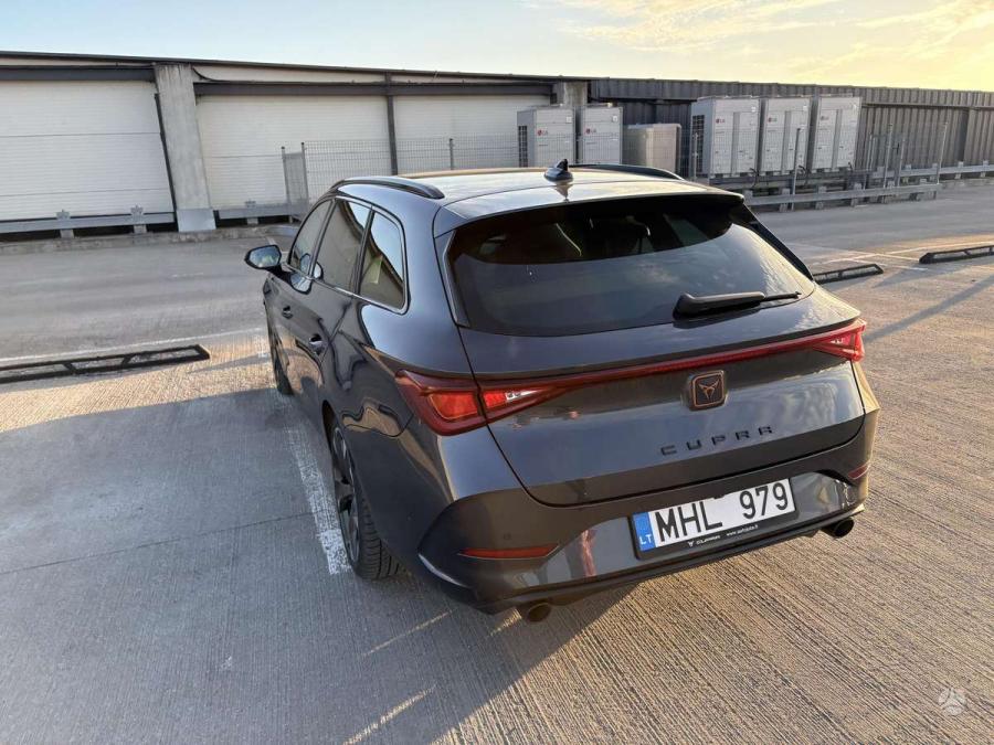 Grey Cupra Leon 2022 in Kaunas, with an engine capacity of 1.98 L and mileage of 59 thousand km for 23500 €, photo 4 on AUTOMOTO.COM.LV