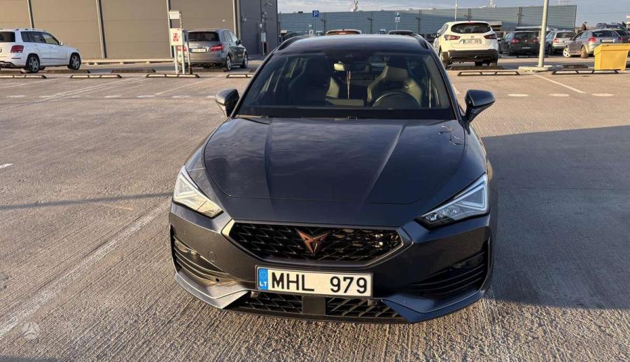 Grey Cupra Leon 2022 in Kaunas, with an engine capacity of 1.98 L and mileage of 59 thousand km for 23500 €, photo 6 on AUTOMOTO.COM.LV