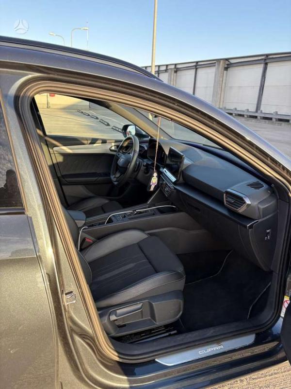 Grey Cupra Leon 2022 in Kaunas, with an engine capacity of 1.98 L and mileage of 59 thousand km for 23500 €, photo 7 on AUTOMOTO.COM.LV