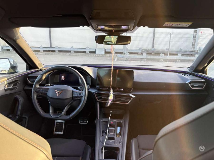 Grey Cupra Leon 2022 in Kaunas, with an engine capacity of 1.98 L and mileage of 59 thousand km for 23500 €, photo 9 on AUTOMOTO.COM.LV