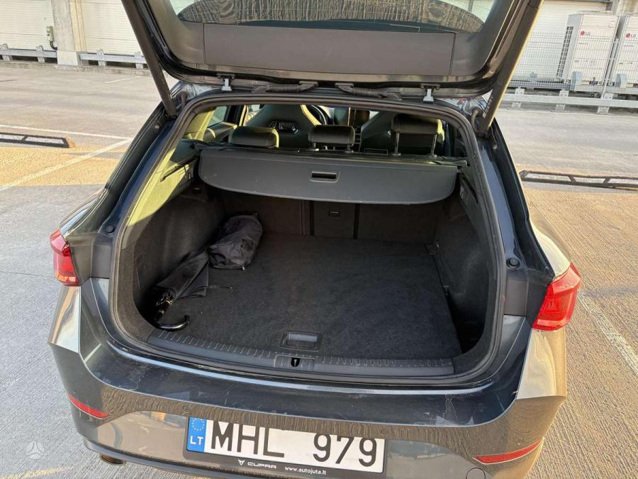 Grey Cupra Leon 2022 in Kaunas, with an engine capacity of 1.98 L and mileage of 59 thousand km for 23500 €, photo 10 on AUTOMOTO.COM.LV