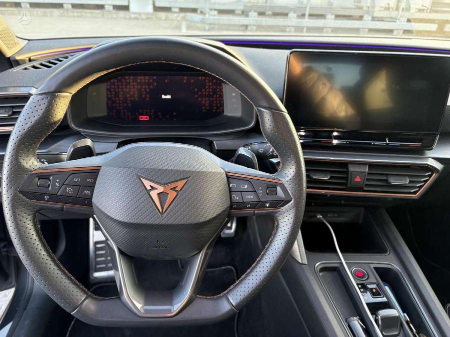 Grey Cupra Leon 2022 in Kaunas, with an engine capacity of 1.98 L and mileage of 59 thousand km for 23500 €, photo 11 on AUTOMOTO.COM.LV