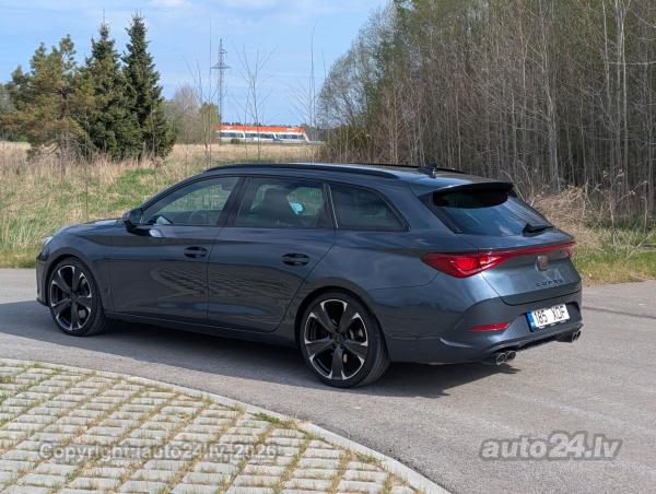 Серый Cupra Leon 2023 в Таллин, объемом двигателя 2.00 л и пробегом 55 тыс. км за 28950 €, фото 4 на AUTOMOTO.COM.LV