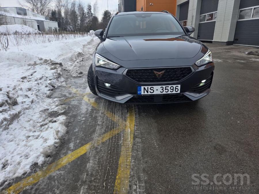 Grey Cupra Leon 2023 in Riga, with an engine capacity of 1.50 L and mileage of 41 thousand km for 23700 €, photo 4 on AUTOMOTO.COM.LV