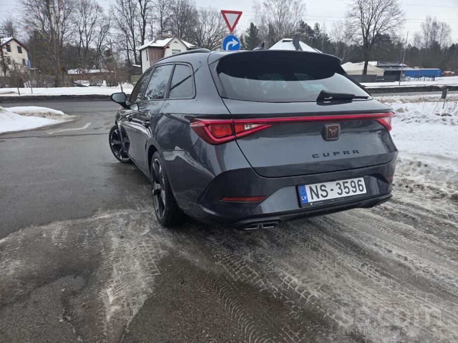 Grey Cupra Leon 2023 in Riga, with an engine capacity of 1.50 L and mileage of 41 thousand km for 23700 €, photo 6 on AUTOMOTO.COM.LV