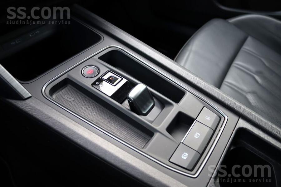 Серый Cupra Leon 2023 в Рига, объемом двигателя 1.50 л и пробегом 30 тыс. км за 24990 €, фото 23 на AUTOMOTO.COM.LV