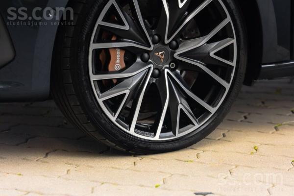 Grey Cupra Leon 2023 in Jelgava, with an engine capacity of 1.40 L and mileage of 0 thousand km for 22000 €, photo 9 on AUTOMOTO.COM.LV