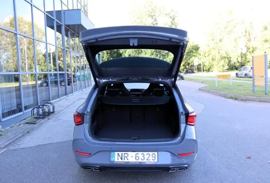 Серый Cupra Leon 2023 в Рига, объемом двигателя 1.50 л и пробегом 36 тыс. км за 23990 €, фото 11 на AUTOMOTO.COM.LV