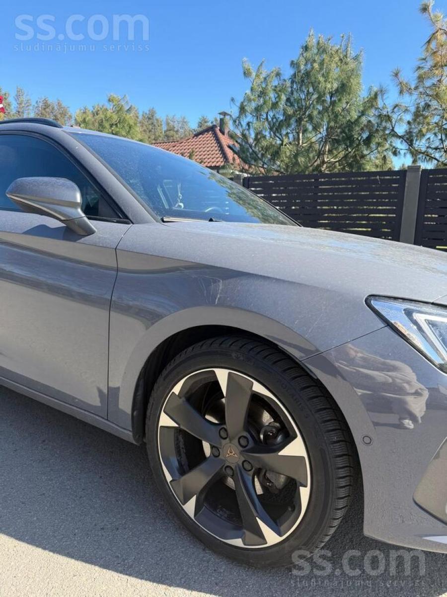 Серый Cupra Leon 2024 в Рига, объемом двигателя 1.50 л и пробегом 26 тыс. км за 29500 €, фото 1 на AUTOMOTO.COM.LV