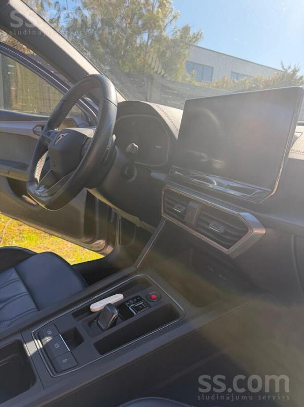 Grey Cupra Leon 2024 in Riga, with an engine capacity of 1.50 L and mileage of 26 thousand km for 29500 €, photo 6 on AUTOMOTO.COM.LV