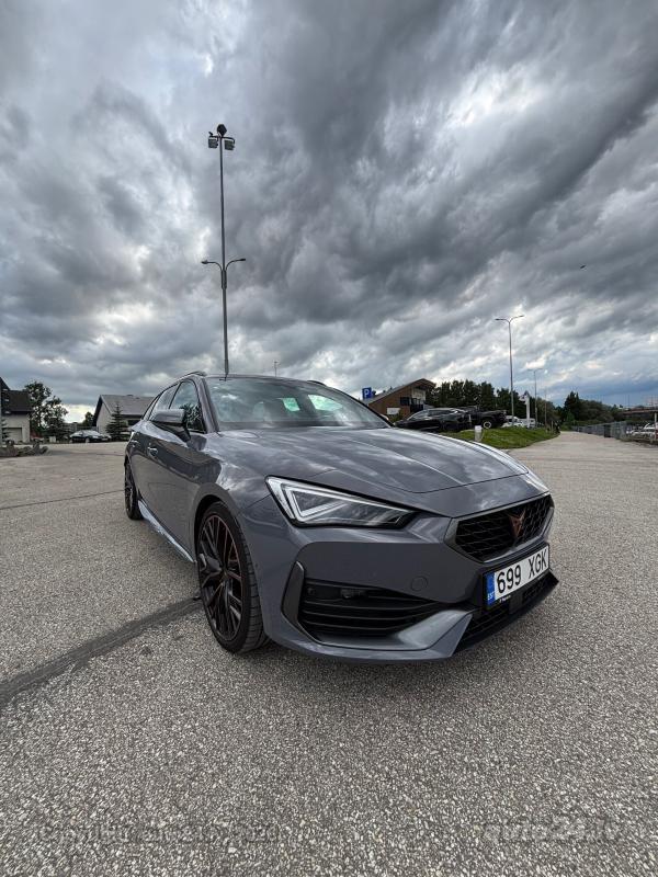 Grey Cupra Leon 2024 in Tallinn, with an engine capacity of 2.00 L and mileage of 33 thousand km for 39900 €, photo 9 on AUTOMOTO.COM.LV